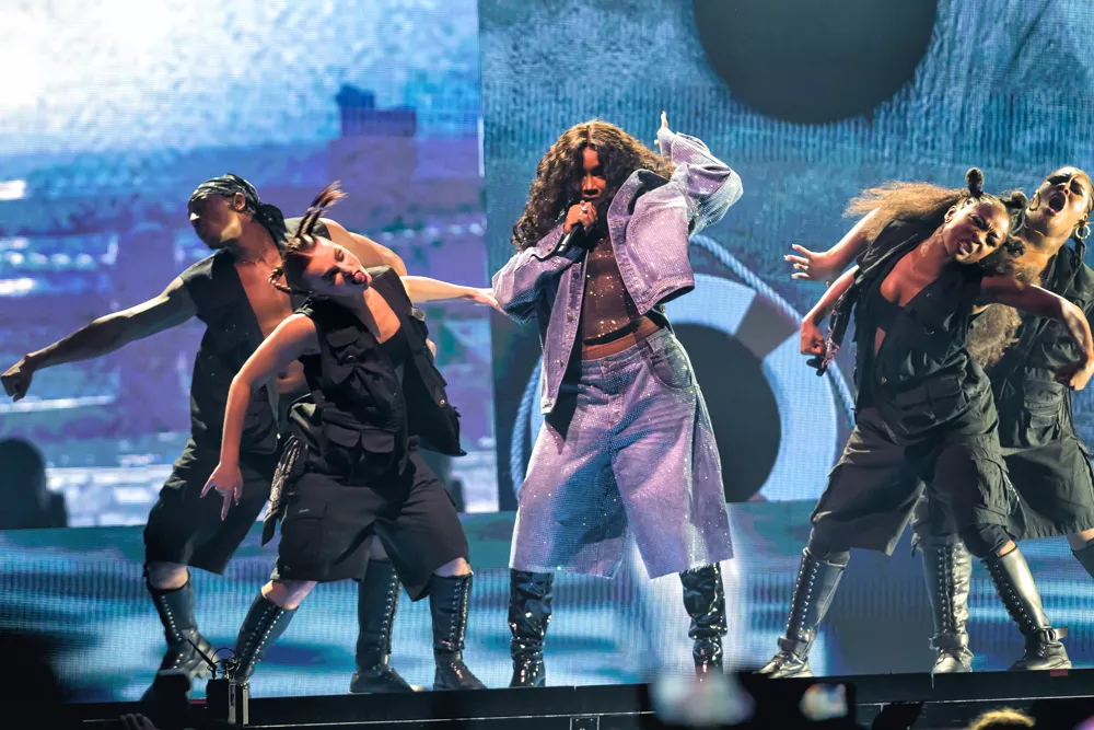 Photos: Highlights From SZA's Miami Concert at Kaseya Center | Miami ...